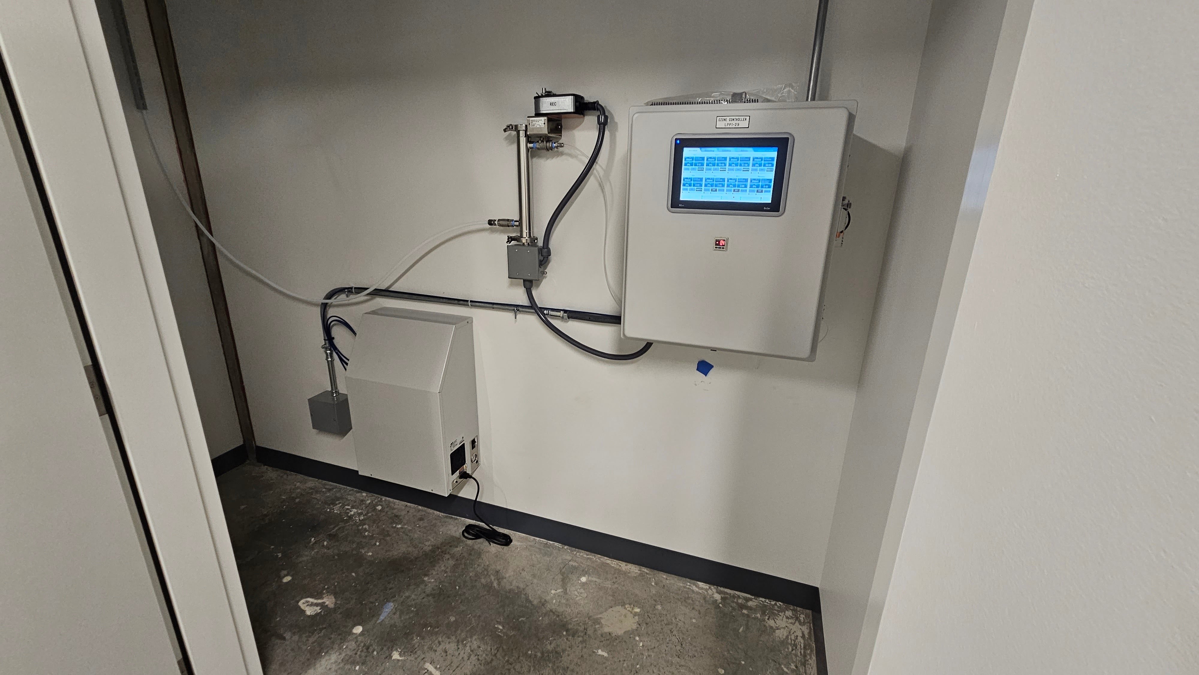 Ozone Generator with Backflow Preventer – International Ozone Services Inc.